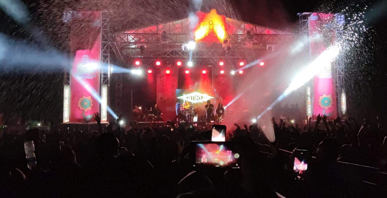 Tampil Selama Satu Setengah Jam, Band Cadas Jamrud Guncang Malam Puncak ...