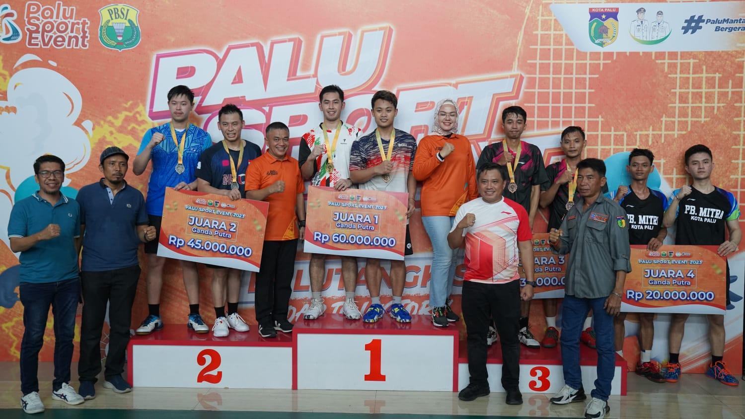 Wali Kota Palu Serahkan Hadiah ke Para Pemenang Cabor Bulutangkis PSE 2023 - Harian Sulteng