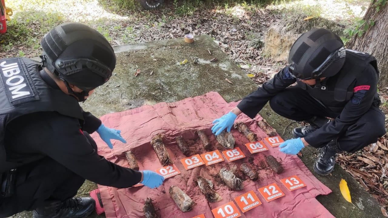 Polisi Musnahkan Benda Diduga Bom Rakitan Sisa Konflik di Poso - Harian ...